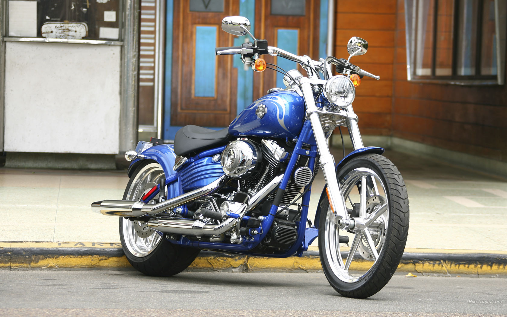 Harley Davidson FXCWC Rocker C 1680x1050 c201 - Tapety na pulpit ...