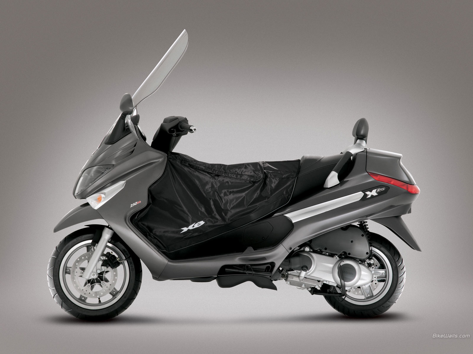 Piaggio XEvo 1600x1200 c56 - Tapety na pulpit - samochody sportowe ...